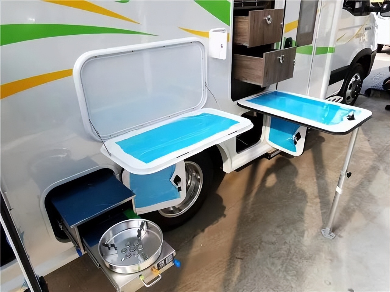 Dade Free Wind Max dual-expansion RV, 7-day water and electricity worry ...