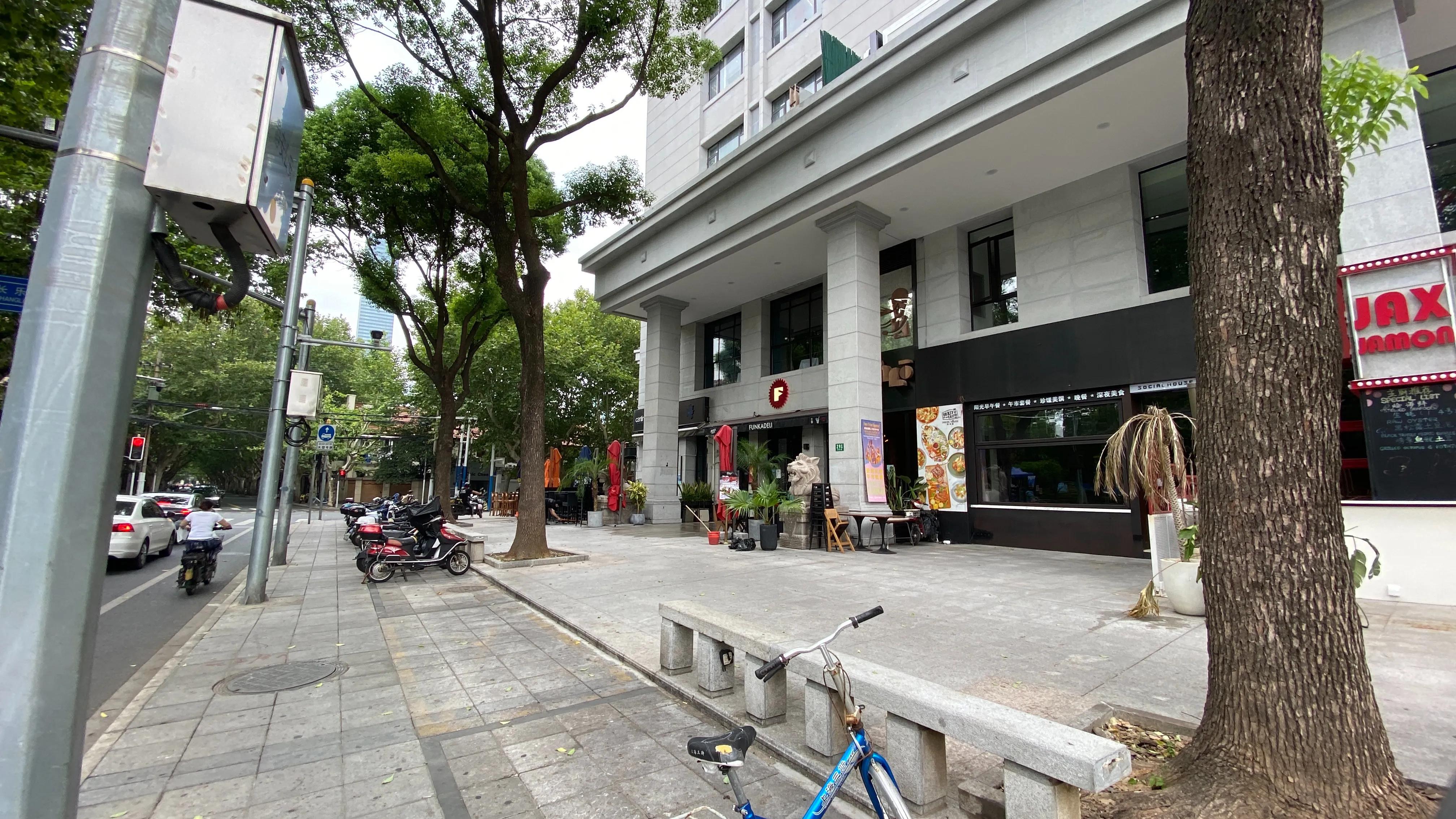 Clouds of smoke shrouded, prosperity faded, Internet celebrity Fumin ...