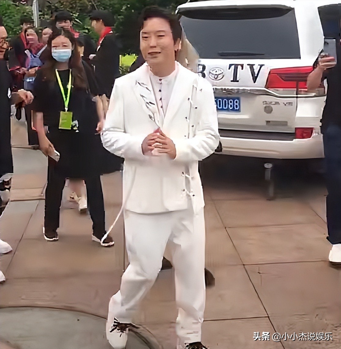Yichang: Li Yugang was met by chance at an event, and female fans ...