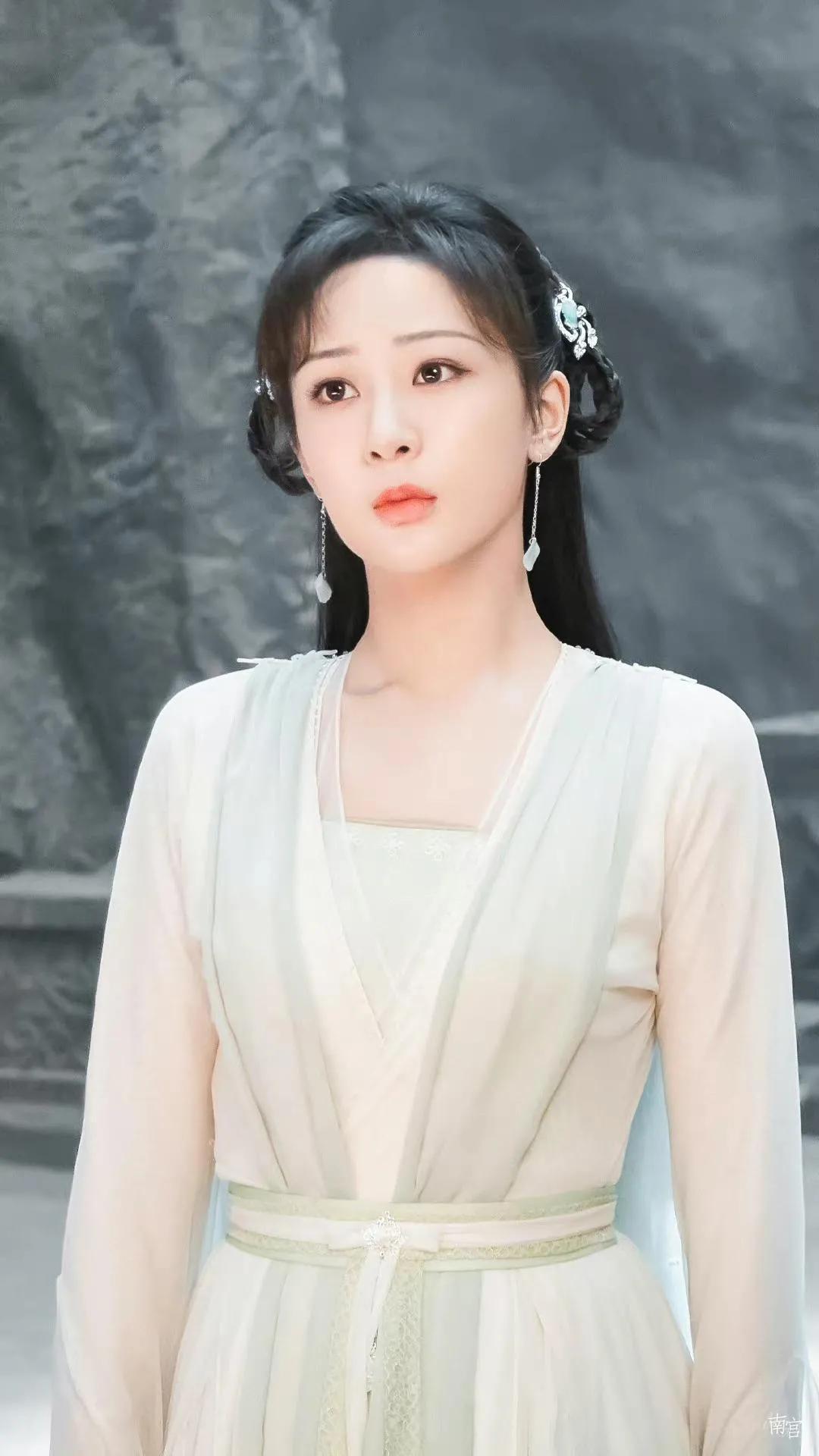 Did you like Yang Zi at first sight? - iNEWS