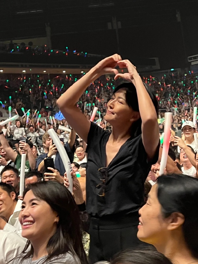 Stefanie Sun appeared at Zhang Huimei's Singapore concert without ...