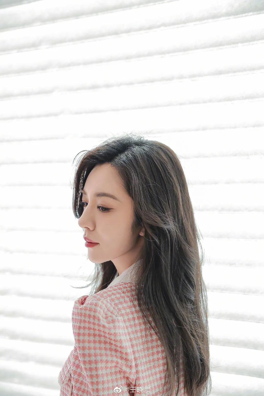 Wang Xiaochen attended the event, young and beautiful, and her ...