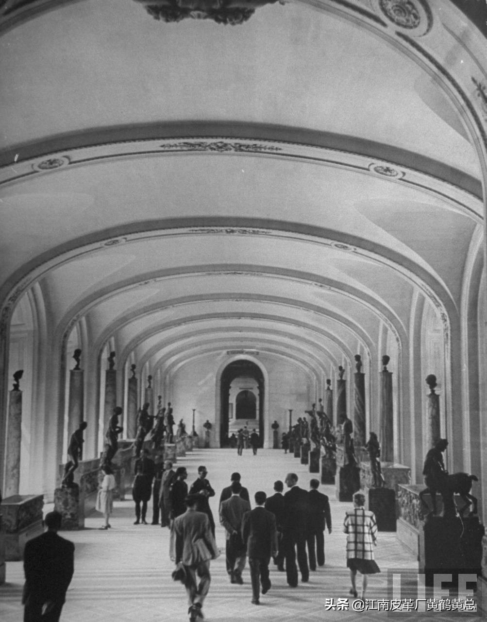 A century-old photo series: Paris, 1946 - iNEWS