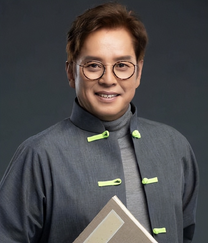 73-year-old Alan Tam lived a miserable life on the side of the road ...