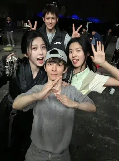 Yu Shuxin and Zhang Linghe finished "The Feather of the Cloud" together ...