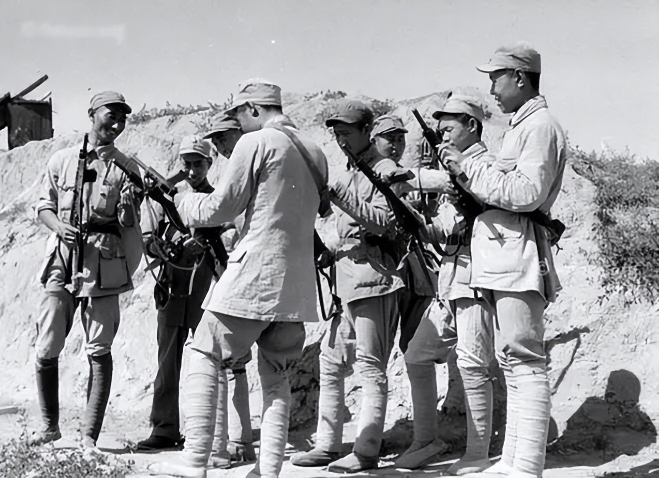 1 The vertical squad leader was stopped by Jiang Jun and asked for his ...