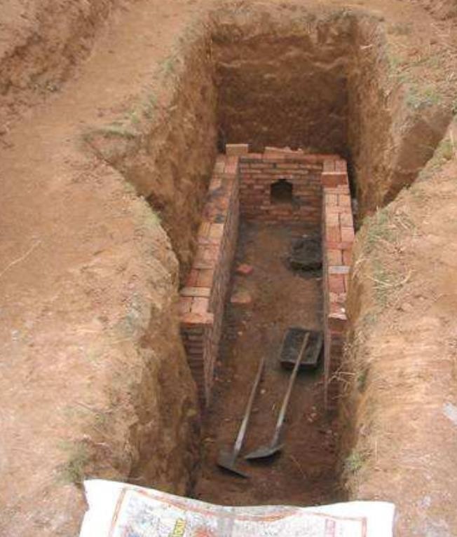 Peking University Professor Calls for Restoration of Burial - iNEWS