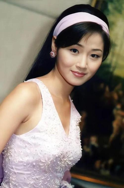 Donnie Yen beat her up to eight, but she married Chen Shisan. Wan Qiwen's love story is touching ...