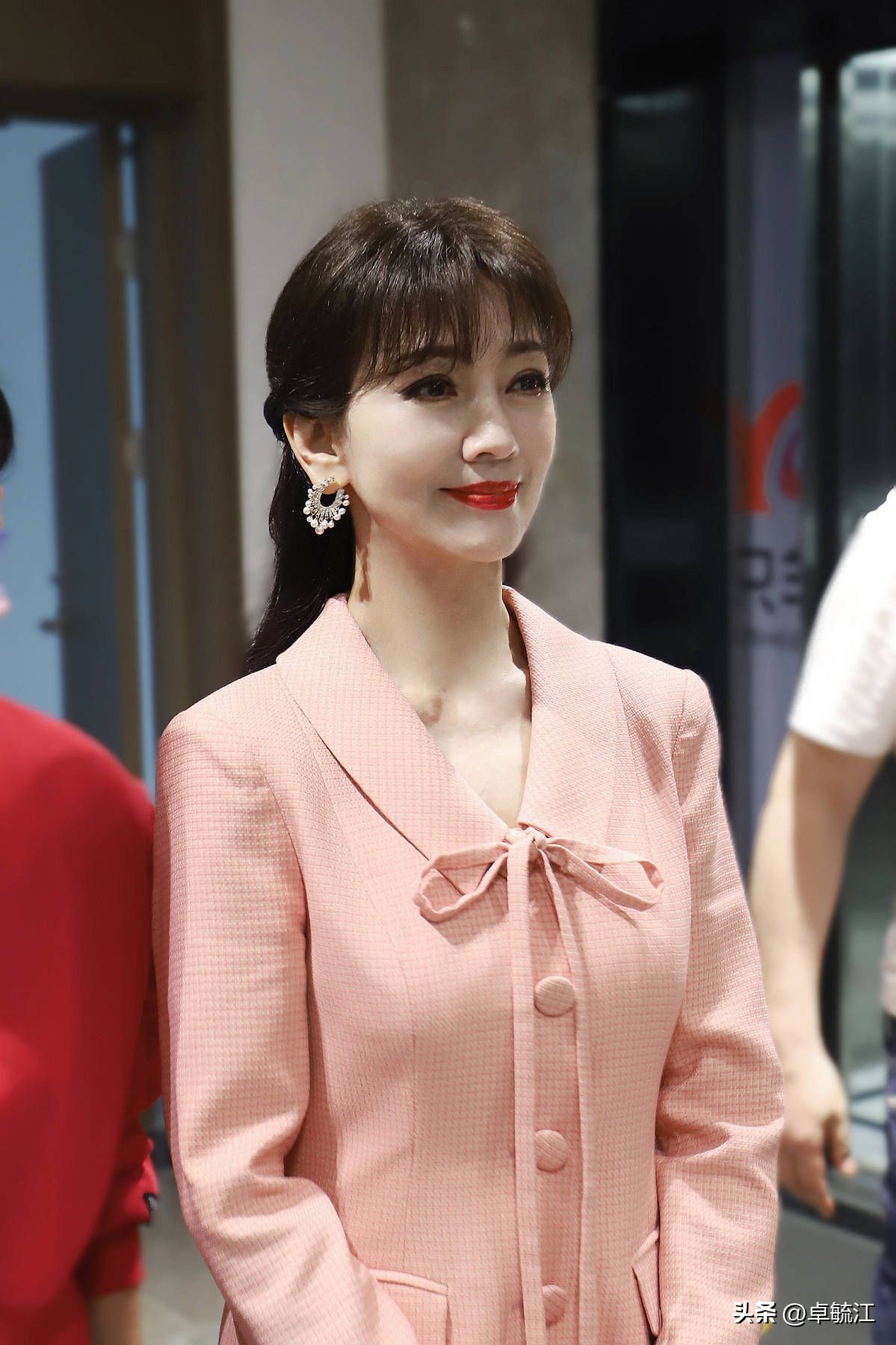 Zhao Yazhi's pink shape praised her self-confidence and generosity, and ...