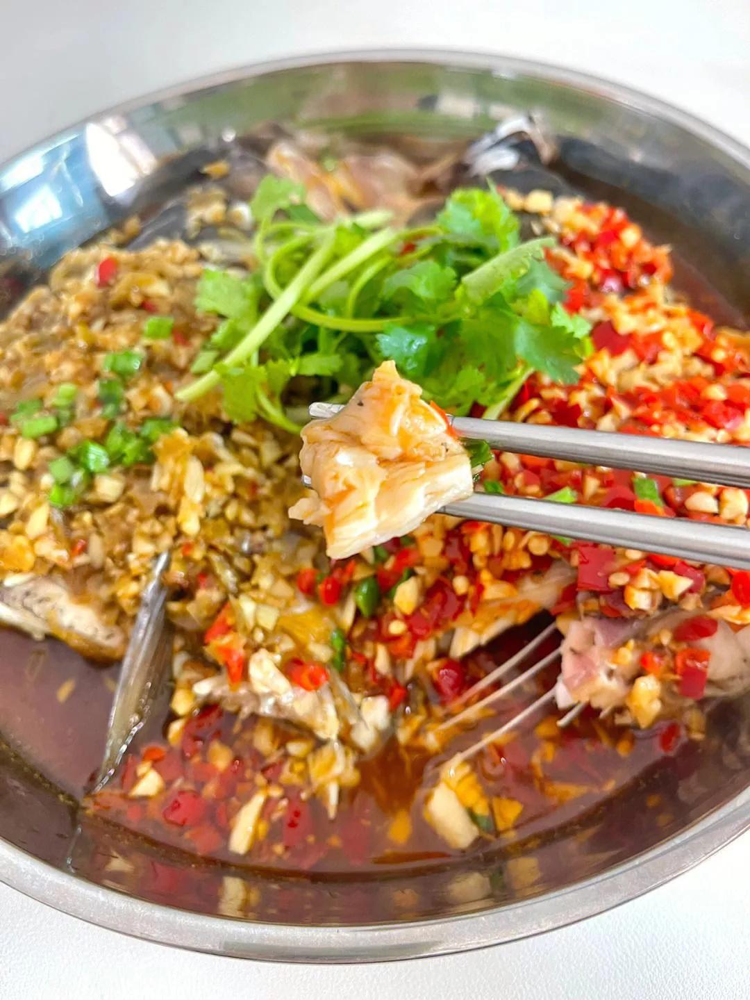 Fish head with chopped pepper: a delicacy that combines the essence of ...
