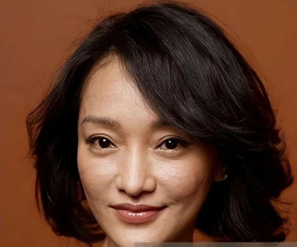 Comparing the 48-year-old Zhou Xun with the 36-year-old Yang Mi, the ...