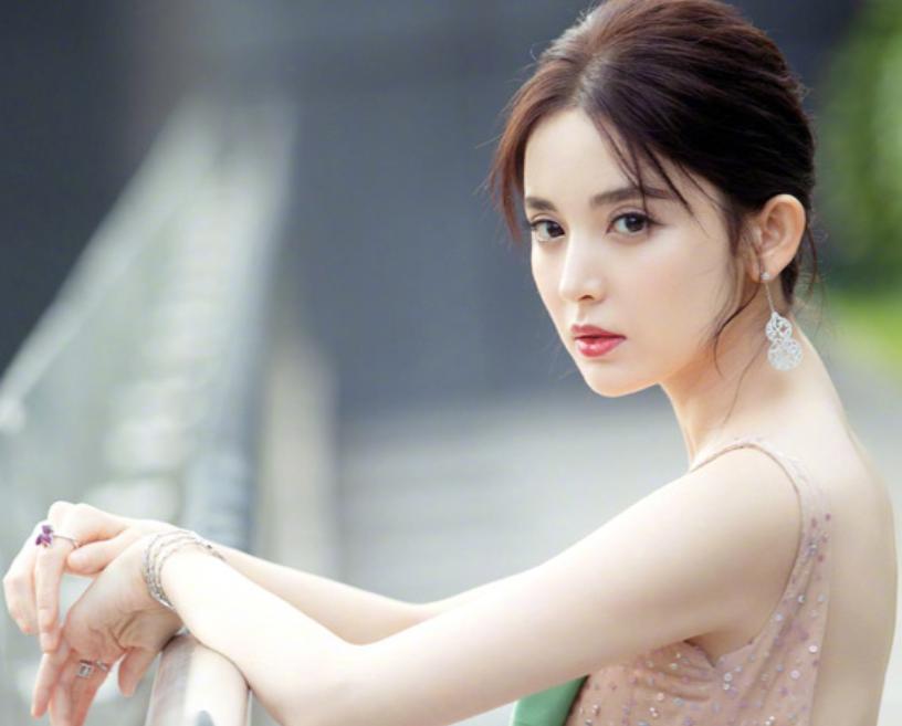 Gu Li Nazha shared her fitness routine, wearing tights to lift her ...