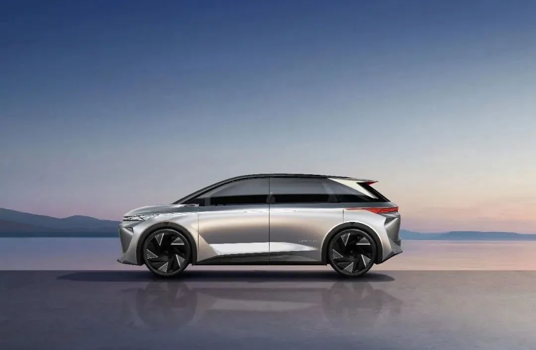 Not only the mobile phone, but the rim next door has also been flying ...