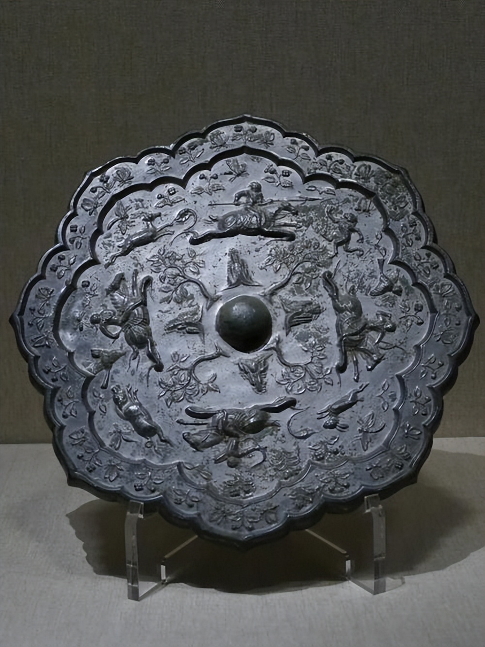 What are the meanings of bronze mirrors in ancient times? What ...