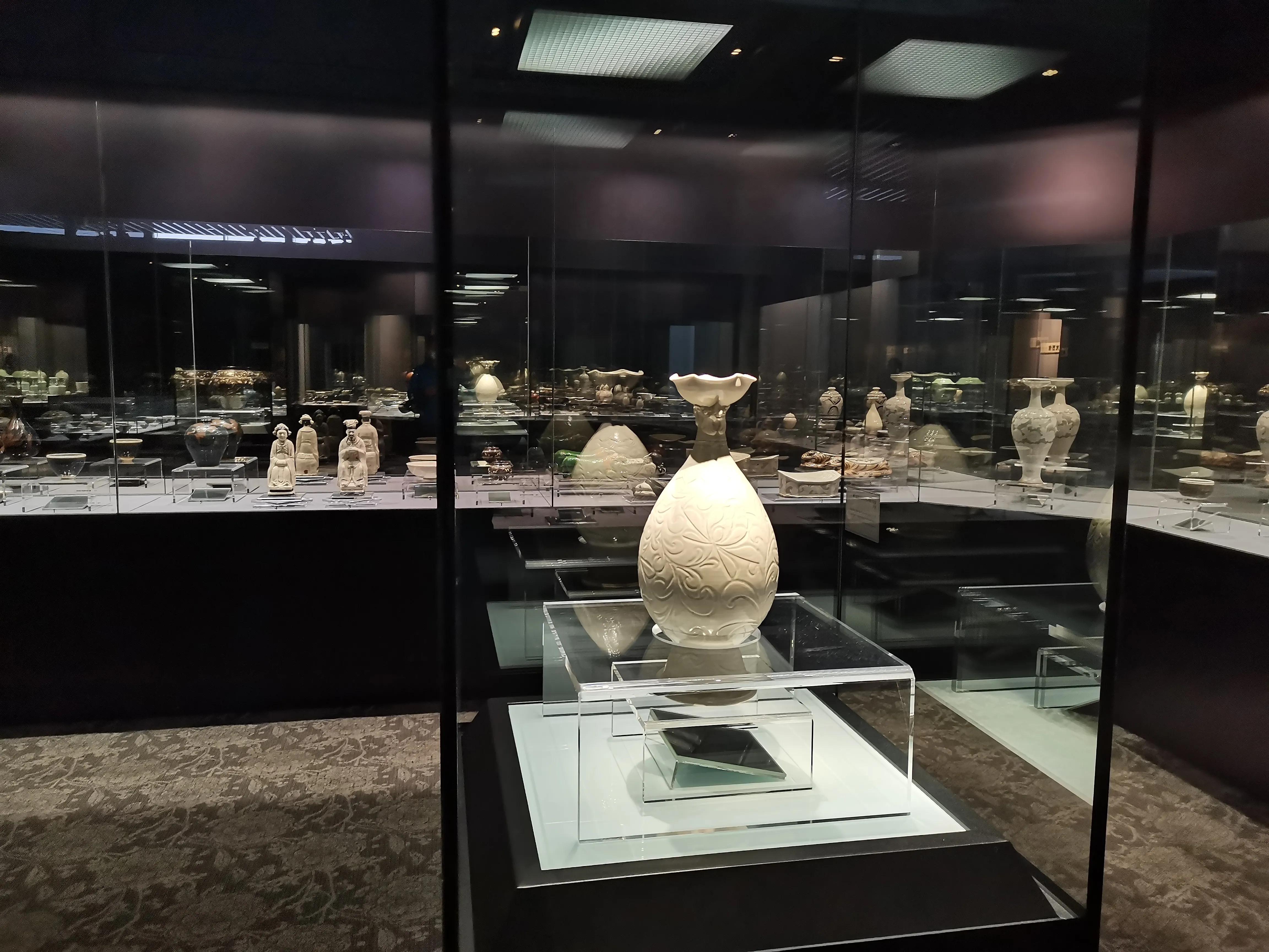 Punch in Shanghai Guanfu Museum - iNEWS