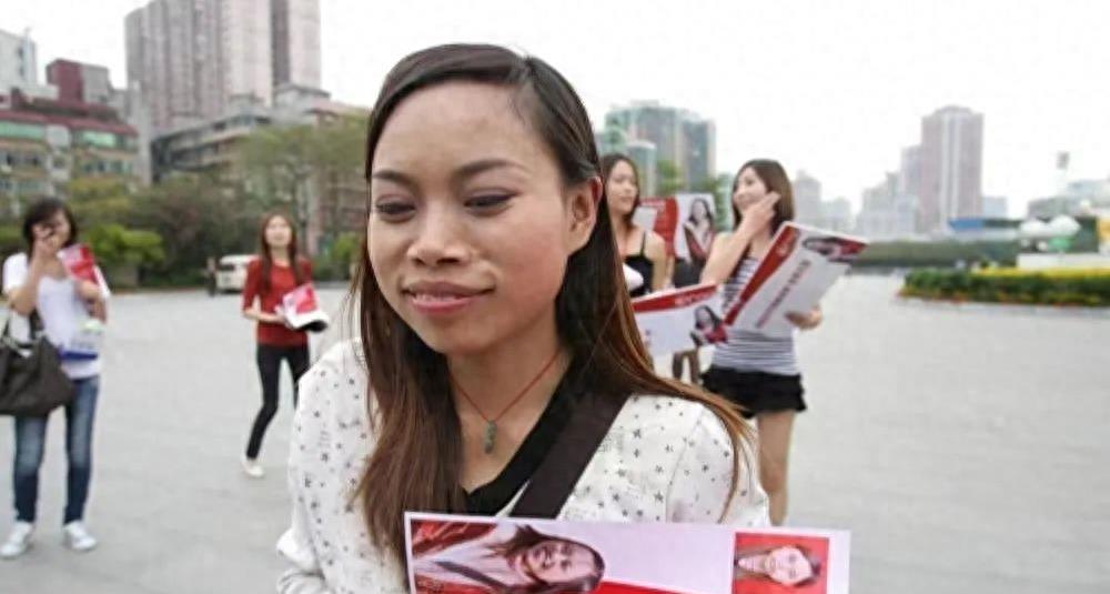 Sister Feng showed up again after 13 years abroad, only to realize that ...