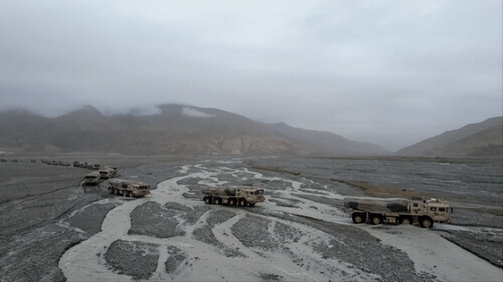 The first long-range fire shot, all hits!These female soldiers are so ...