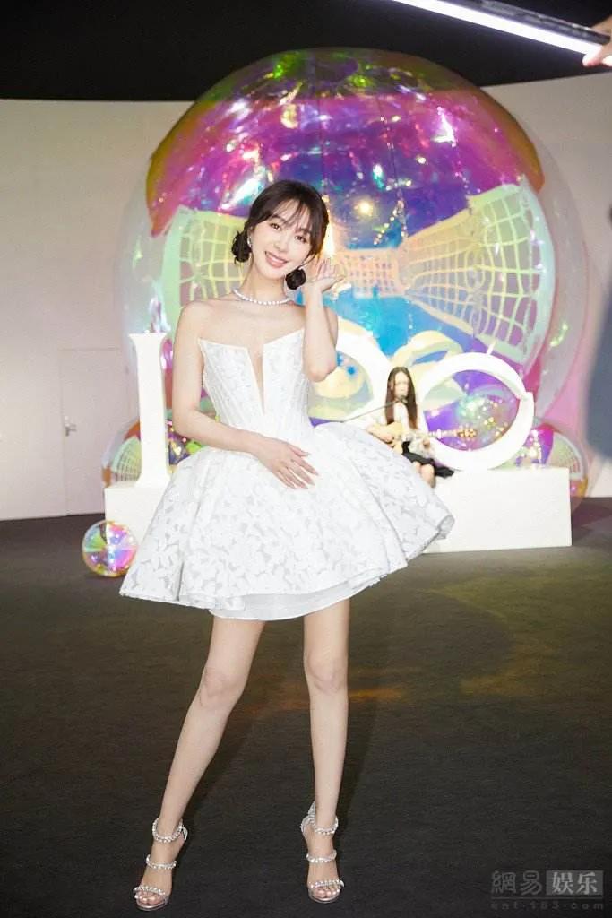 Li Feier: Bright and moving, with a peach blossom face - iNEWS