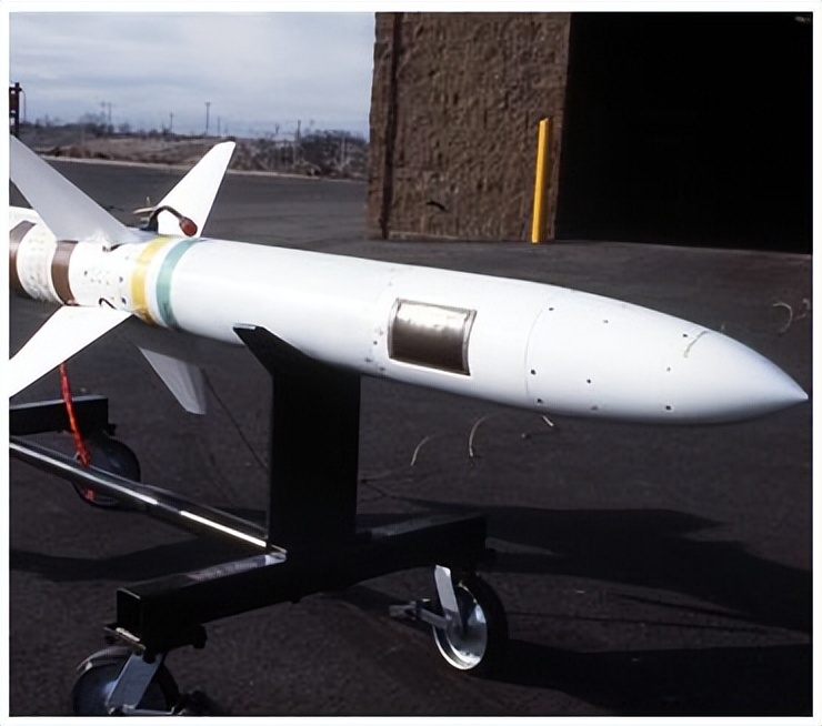 "Radar Hunter"--Introduction to Anti-Radiation Weapons - iNEWS