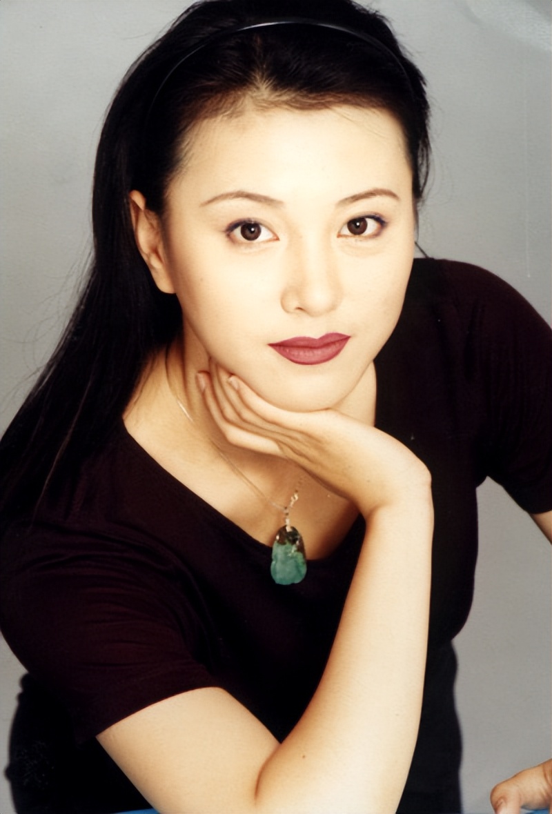 Meng Tong, the beautiful host of CCTV, was ridiculed for not being able ...