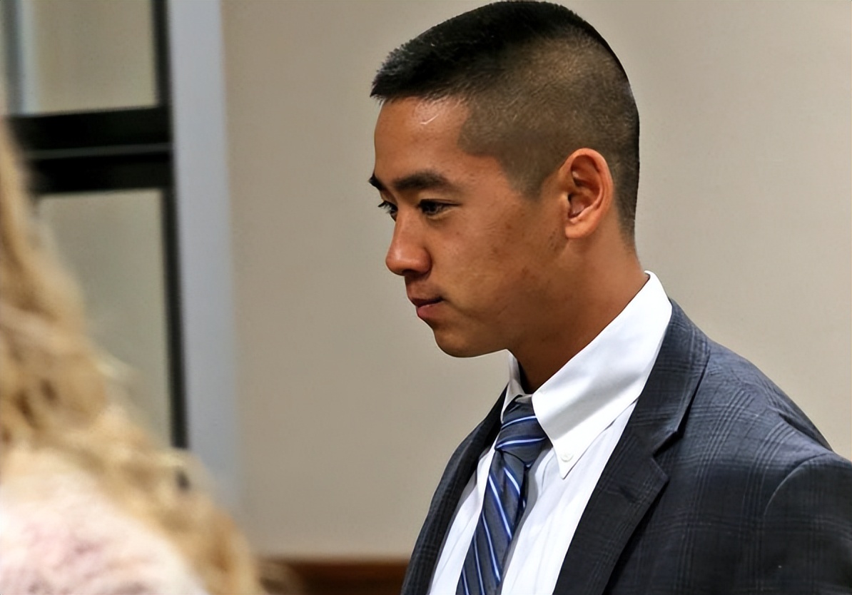 A 15-year-old Chinese student killed his biological father and smiled ...