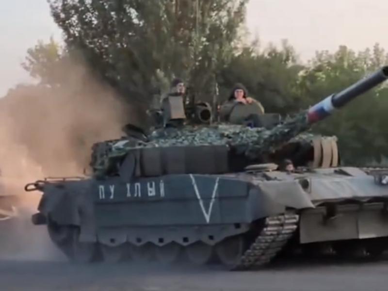 Russian T-80BVM main battle tank: British "Husky" armored vehicle - iMedia