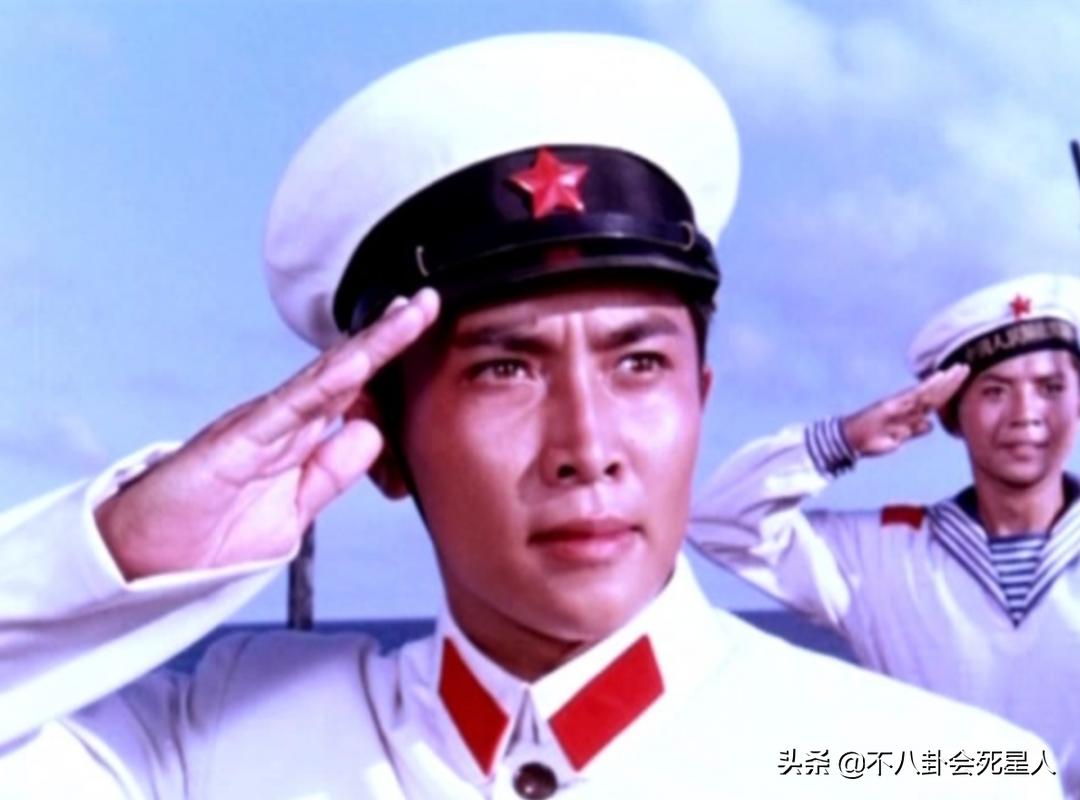 In the early period of the mainland beautiful men in costume, only ...