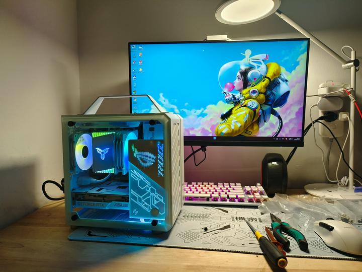 It may be the most detailed mechanical master C24 ITX chassis ...