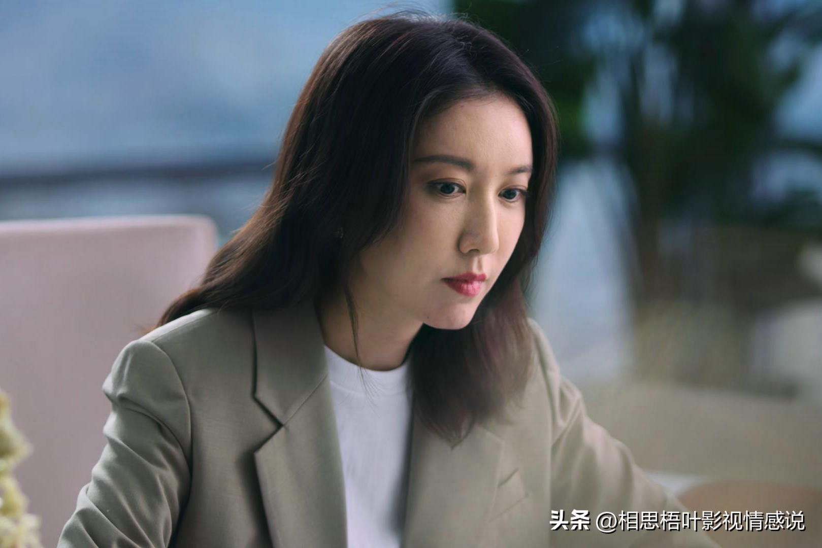 "Her City": Li Yingnan, who dared not resign, tore away the glamorous veil of middle-aged people ...