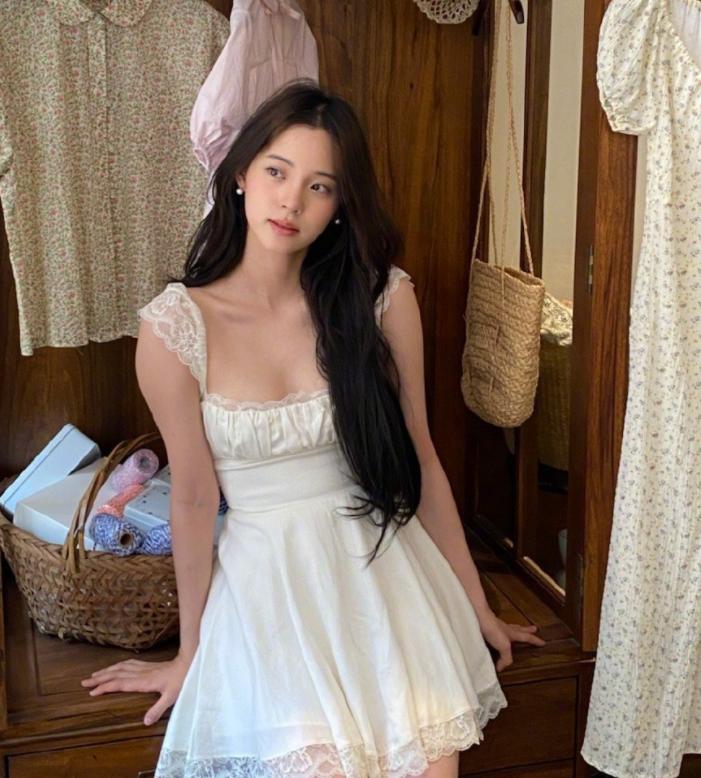Ouyang Nana posted bouquet photos on her birthday, full of girlishness, netizen: I have grown up ...