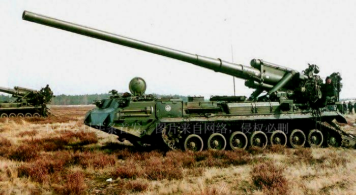 203 heavy artillery group fired a salvo, and the Russian army used the world's largest caliber ...