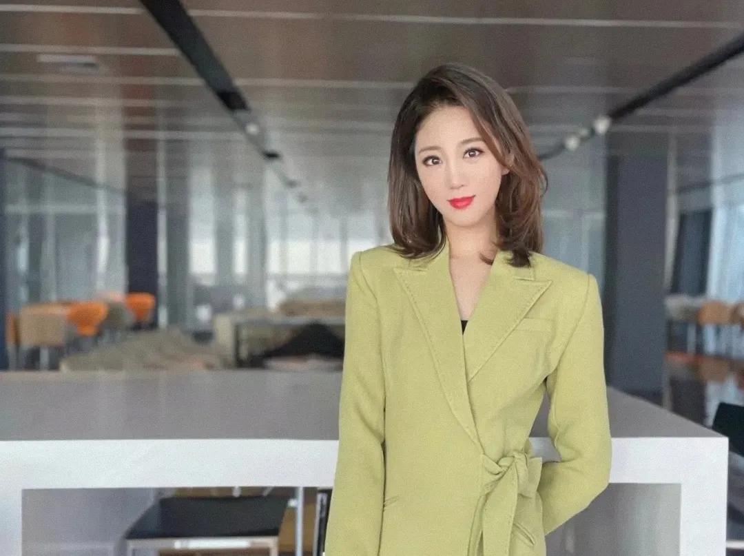 CCTV CCTV4 Chinese international female anchor Yu Luying is from ...