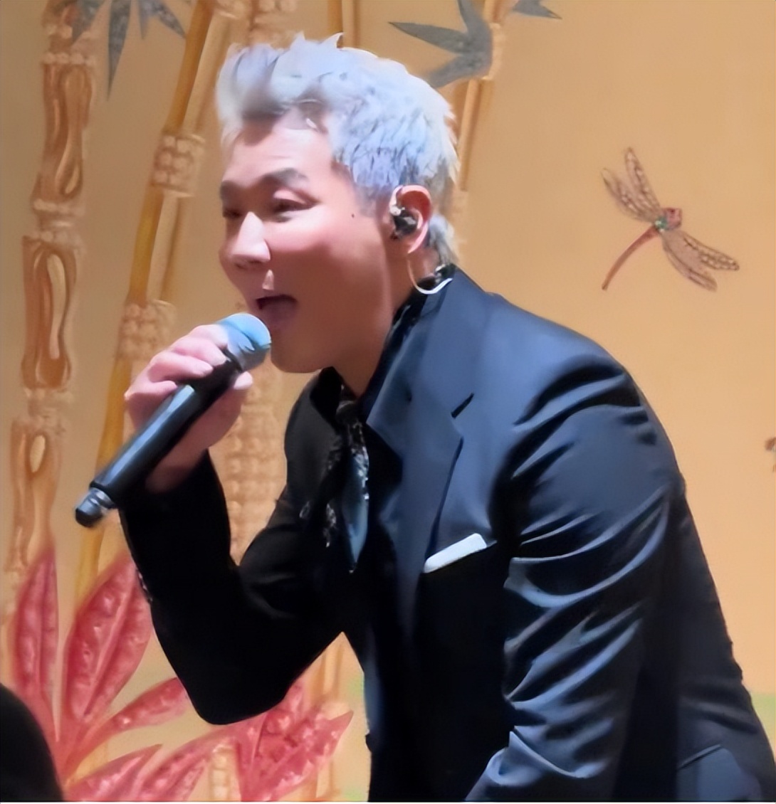 Tao Zhe's current situation is down and out. He is 53 years old with ...