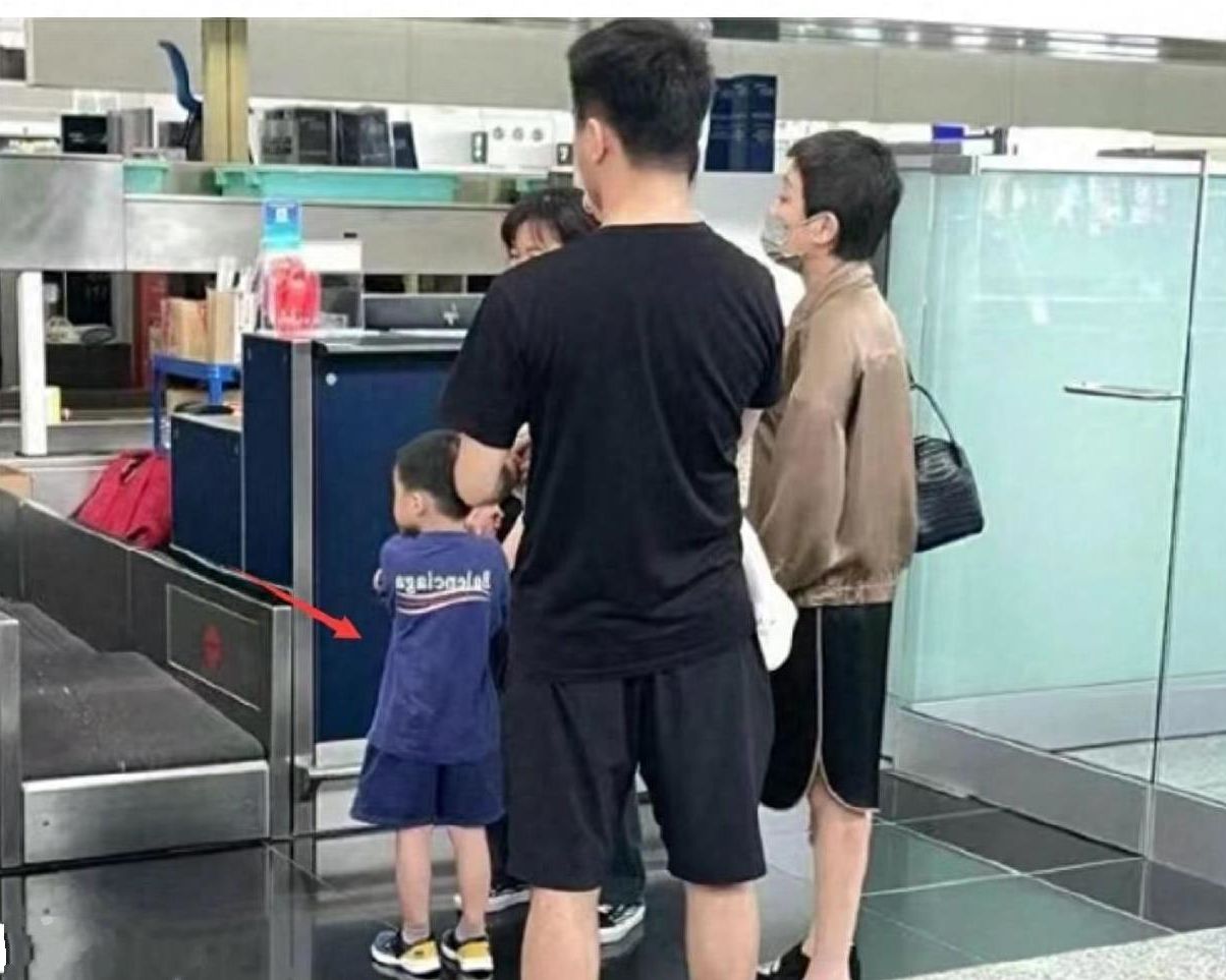 Fourth wife Anqi Liang appeared in her own shopping mall, personally ...