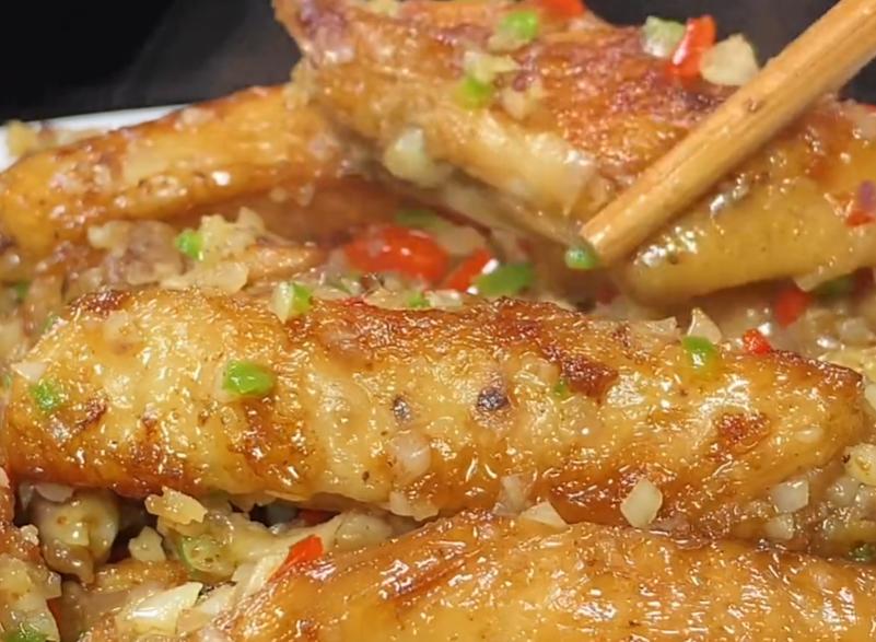 This is a crazy delicious garlic chicken wing. If you have children at ...