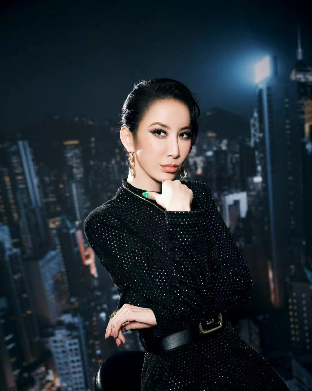 After "Sound Lives", Coco Li sang the theme song for "Lonely Walking on ...