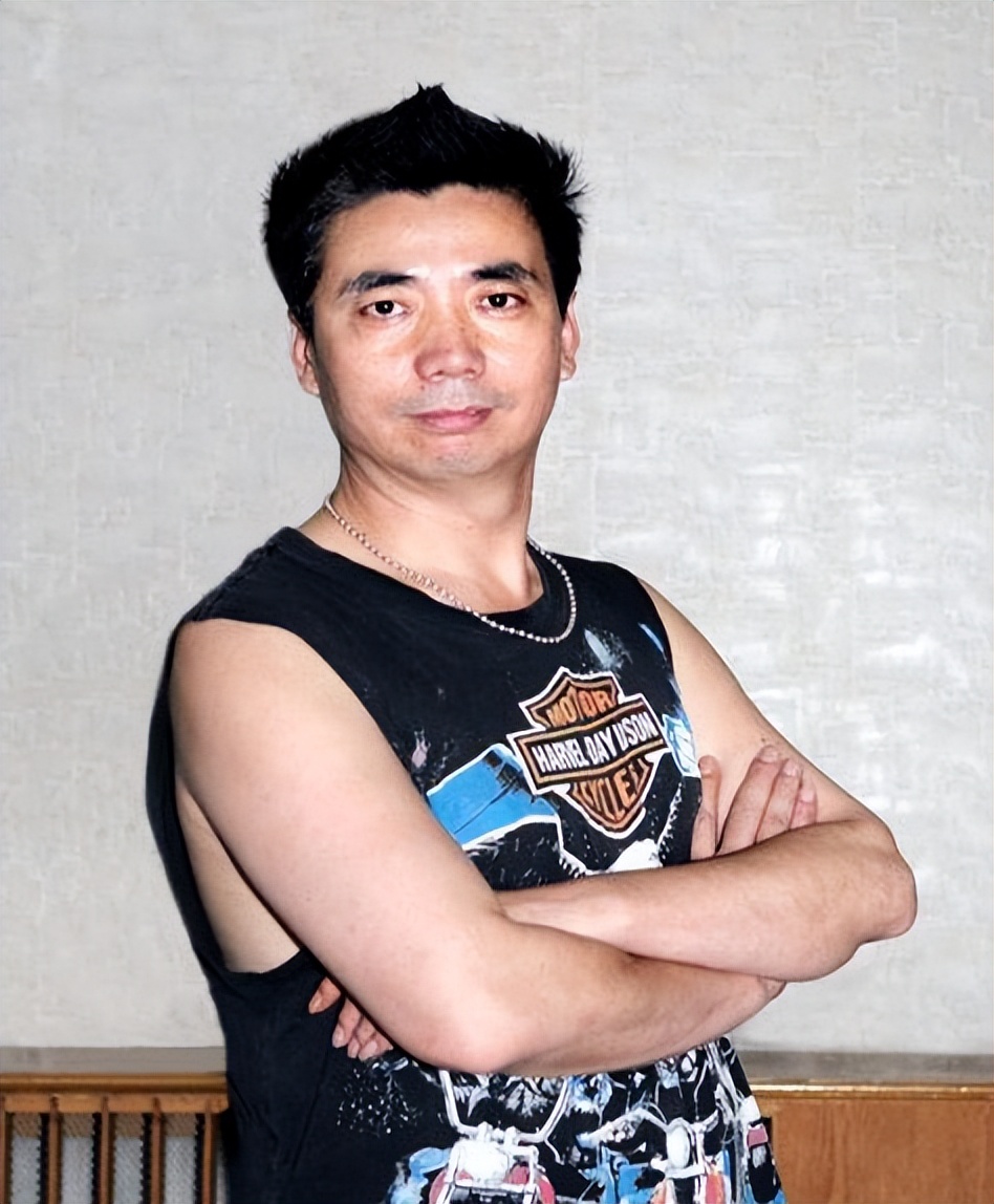 Looking at Fan Ming after 25 years, only to find that marrying Li Ling ...