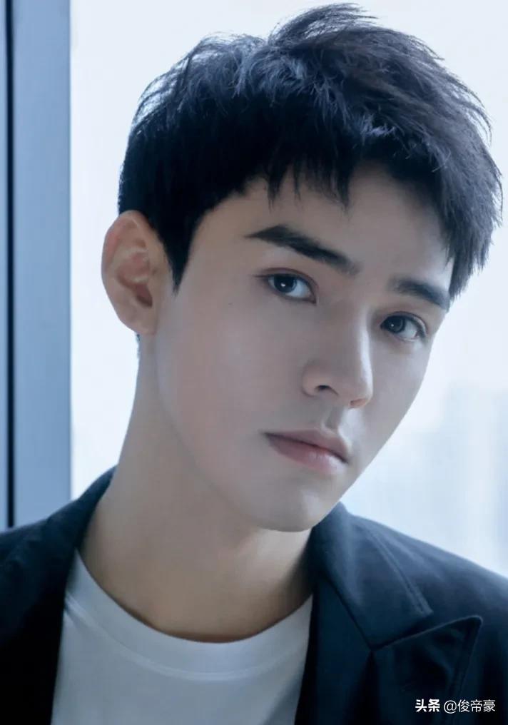 Famous actor Gong Jun, his looks and acting skills are obvious to all ...