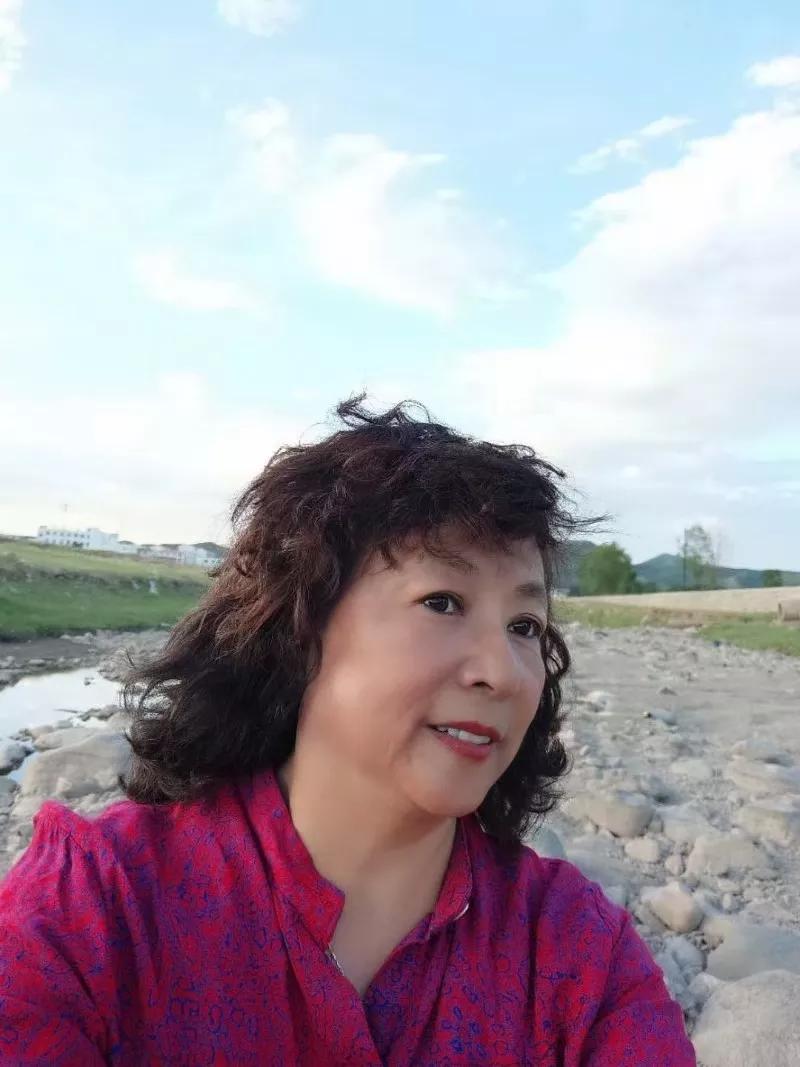 Zhang Qing's Poetry Album - iNEWS