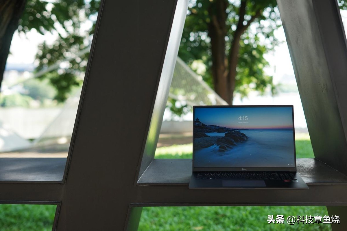 LG Ultra PC Notebook Experience: Quiet, Elegance - iNEWS