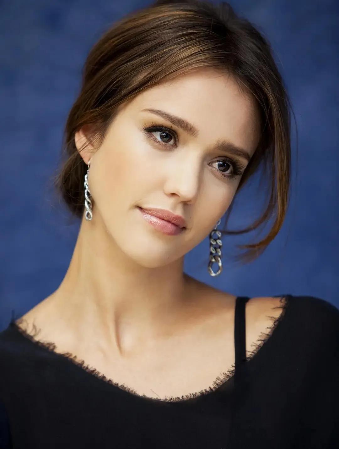 Mixed-race beauty Jessica Alba - iNEWS