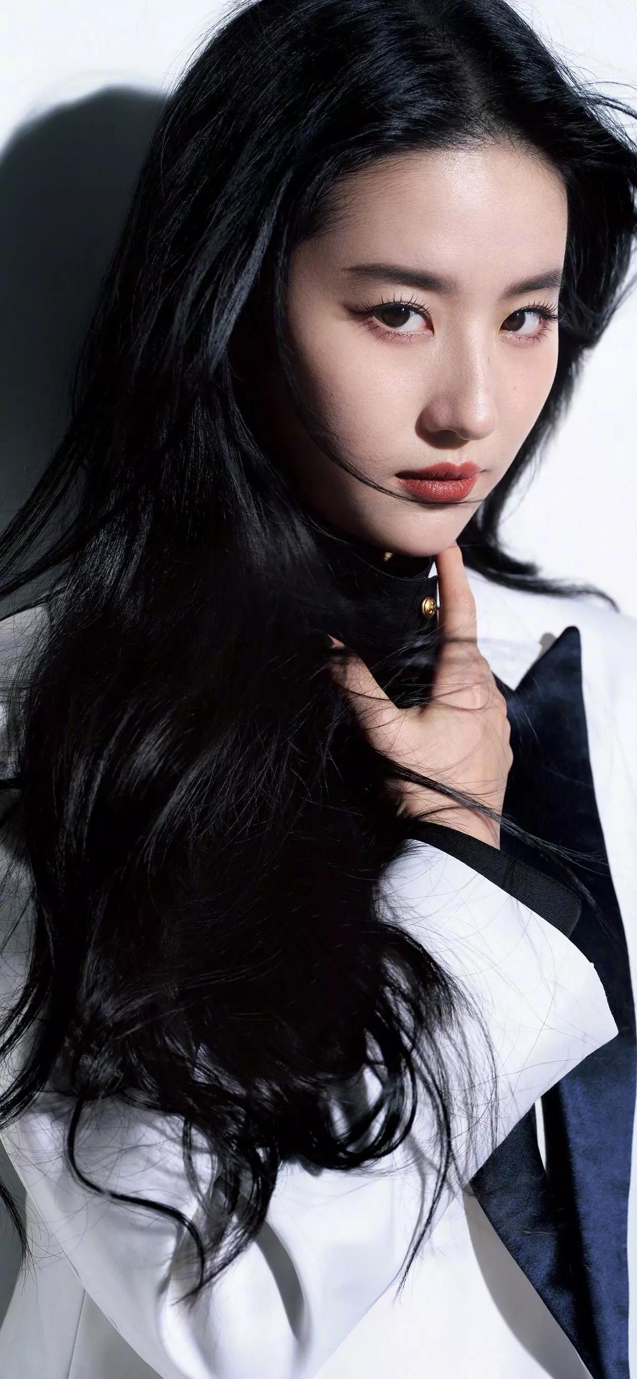 Liu Yifei - iNEWS