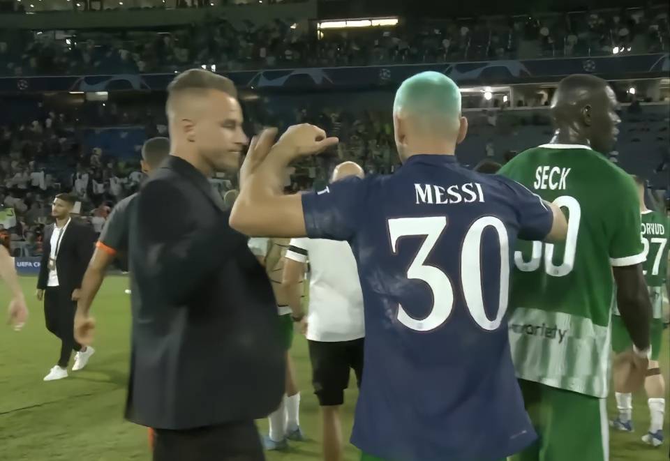 Champions League 3-1!Messi shot and hugged Mbappe, a humorous scene ...