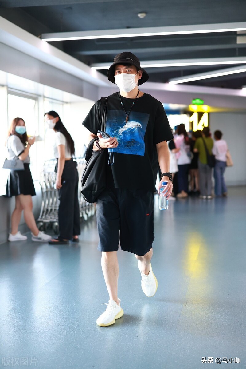 Bao Jianfeng appeared at the airport, he really liked the Emperor Wen ...