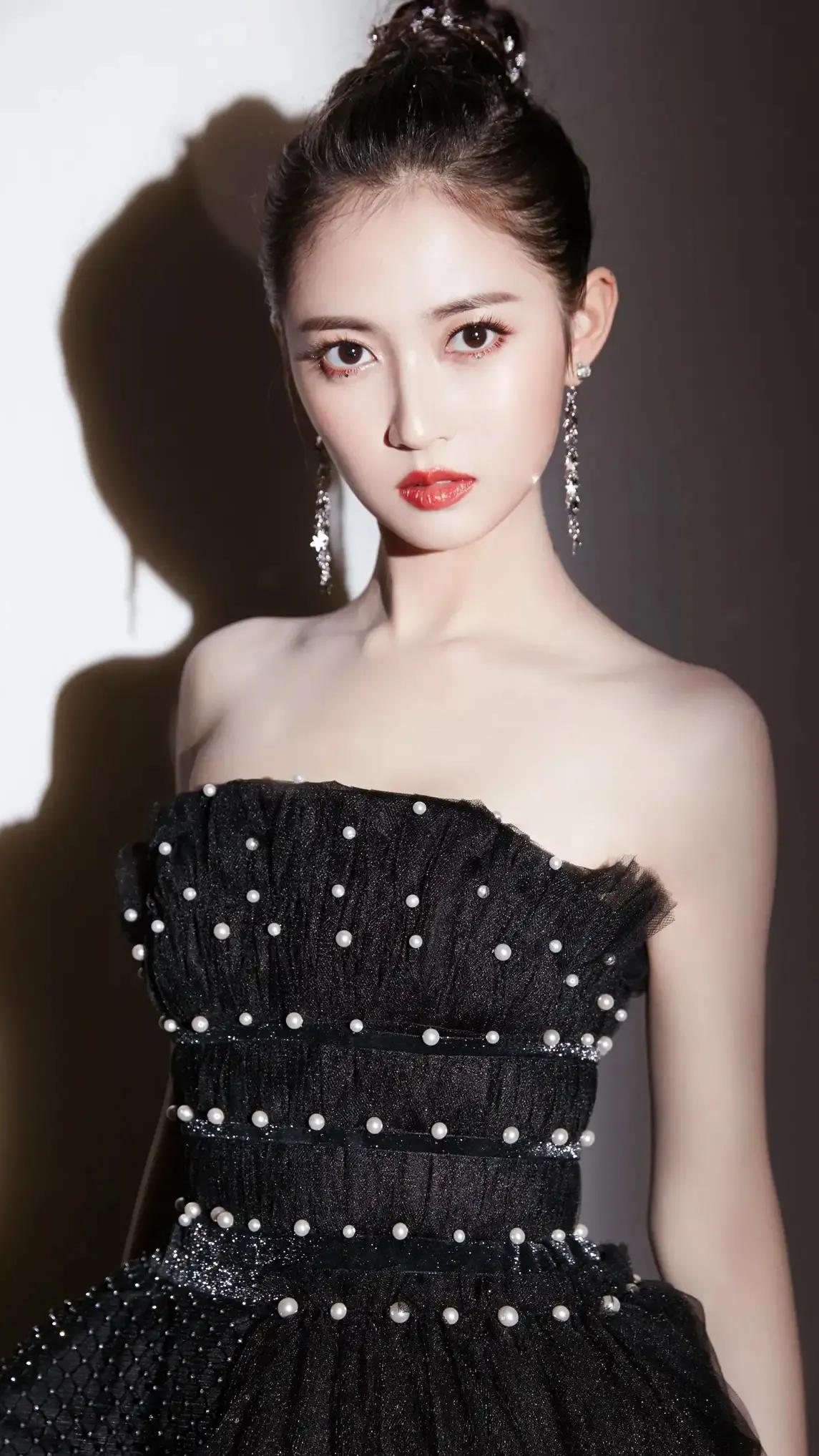 April 03, 2023 Chen Yuqi's Exquisite Atlas - iMedia