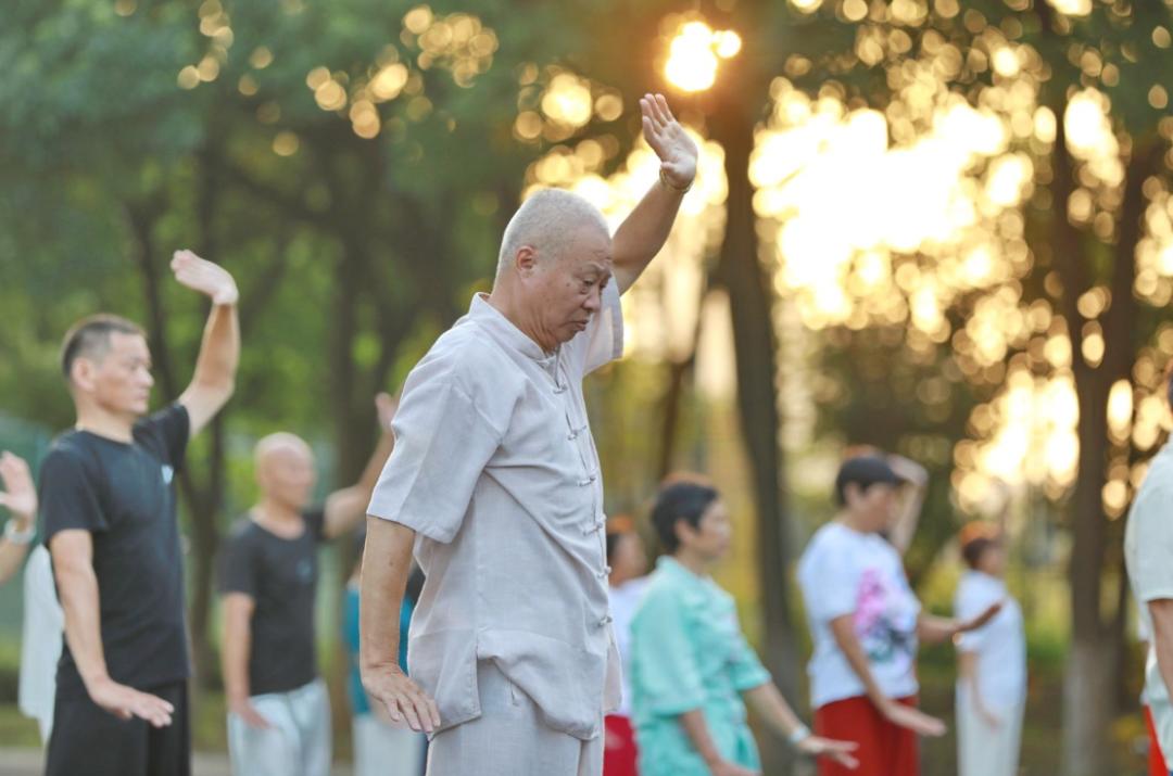 What is the difference between people who exercise consistently and ...