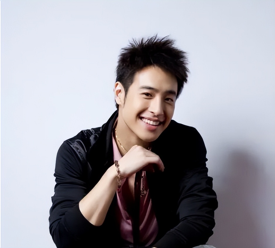 Hunan Satellite TV's New Year's Eve party, Xie Na hosted the first ...