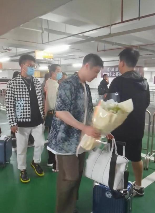 58-year-old Ma Lijuan rarely shows off her wealth! Carrying the same ...