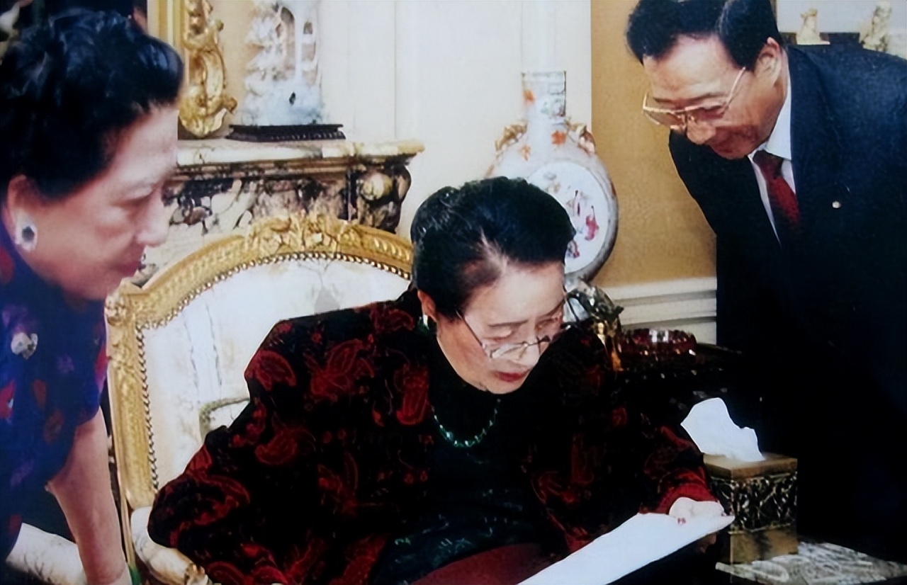 In 1997, Song Meiling celebrated her 100th birthday, and the news on ...