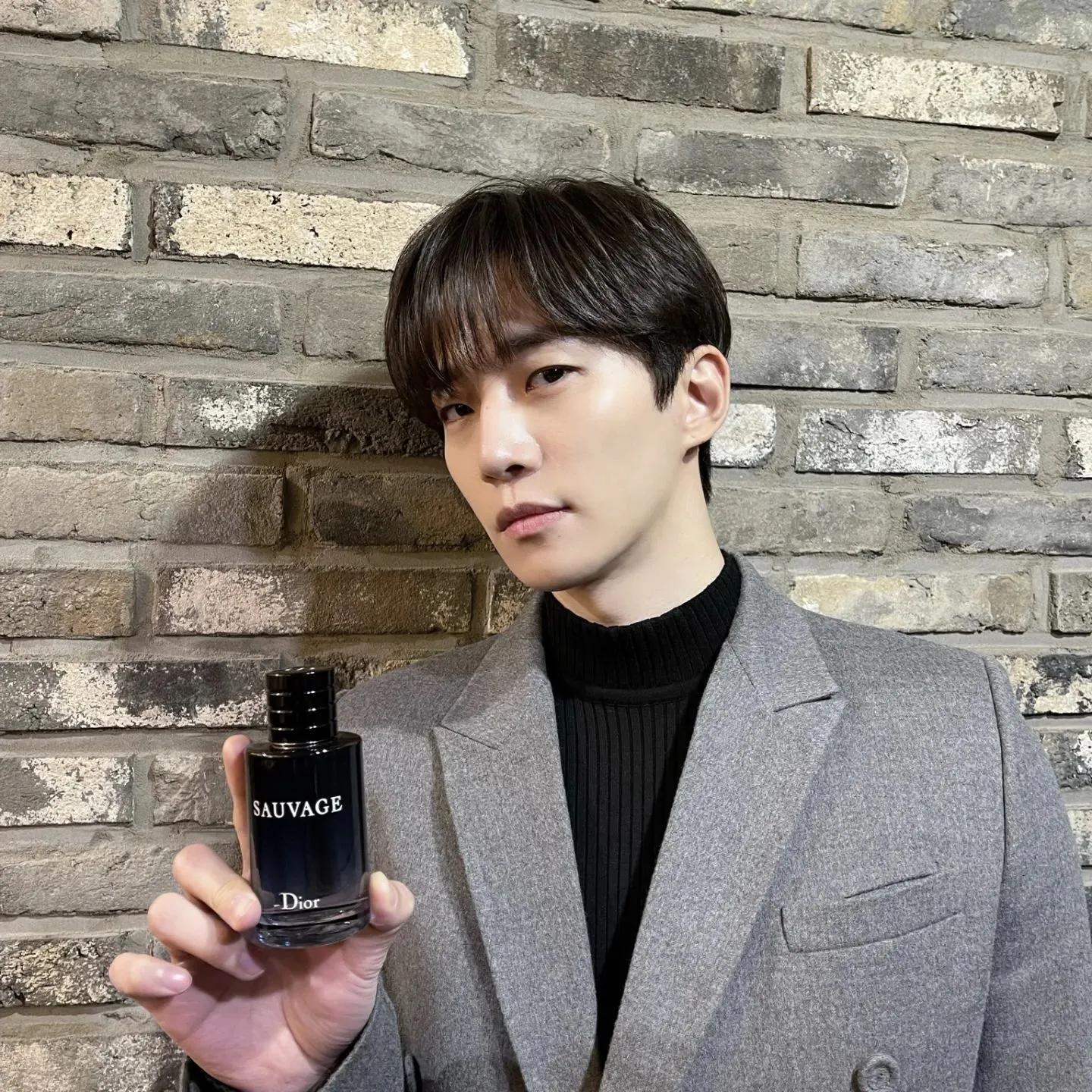 Li Junhao ins update luxury brand handsome picture - iNEWS
